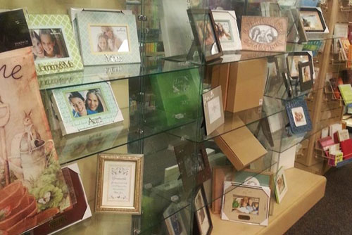 Anna's Hallmark in Shoreview Village, MN | HomePros